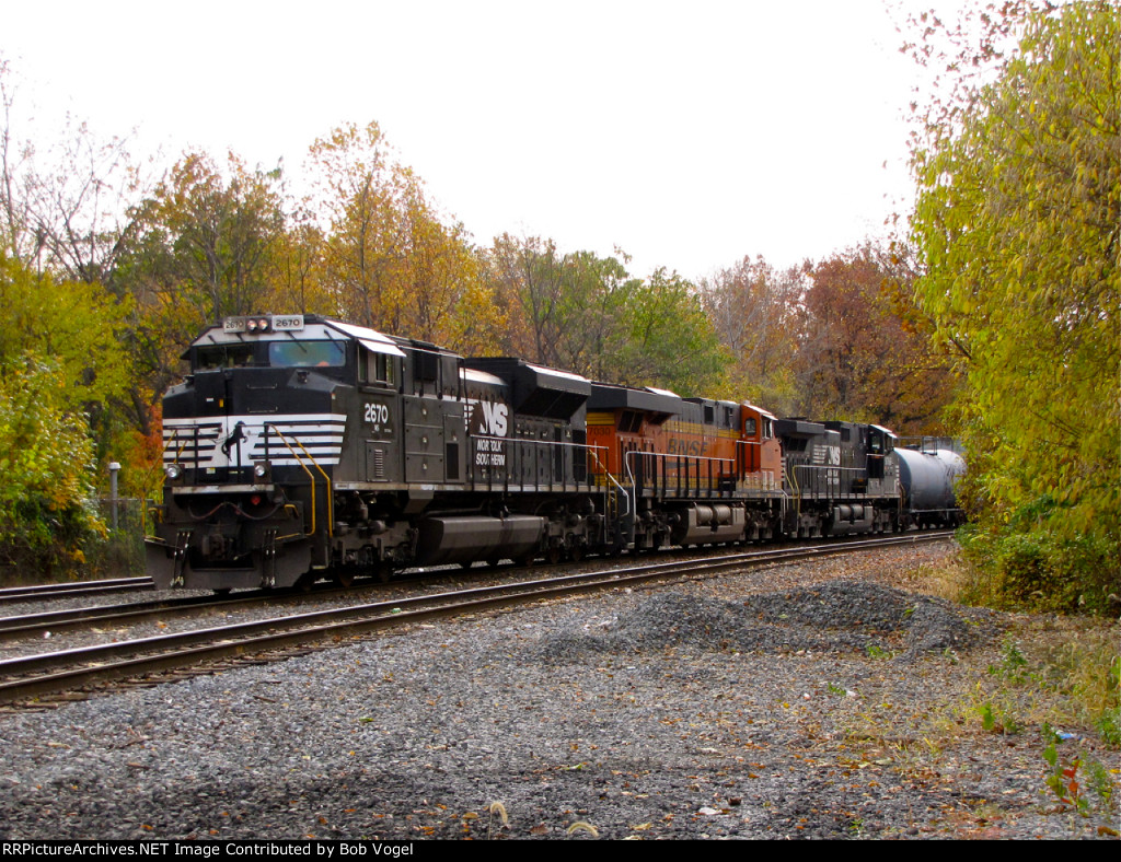 NS 2670 and BNSF 7030